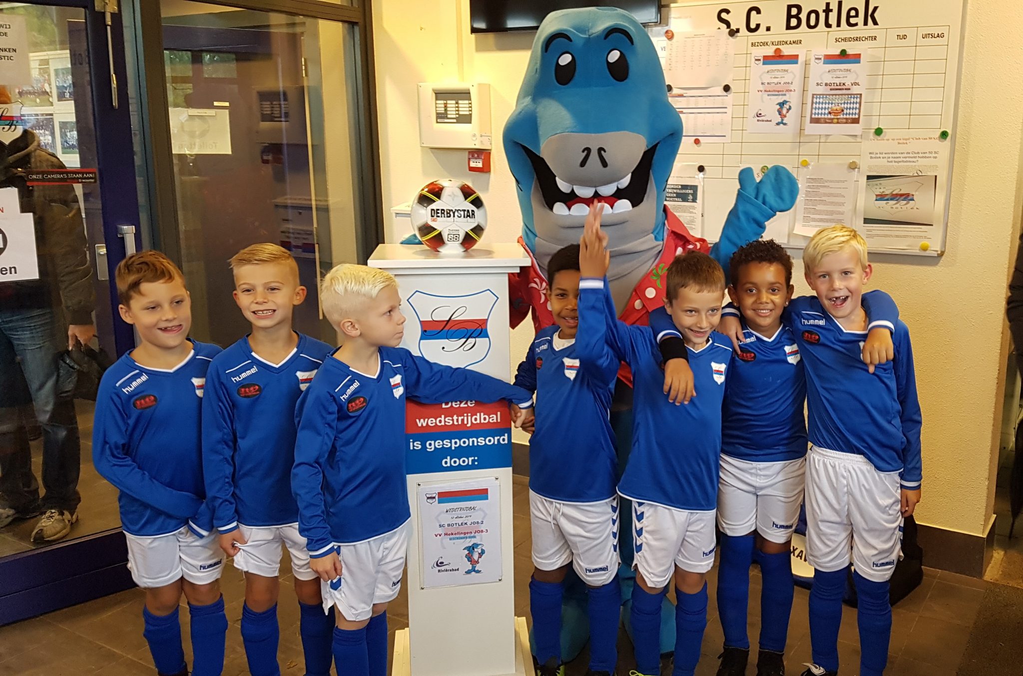 Haai five voor spelers JO8-2 | SC Botlek